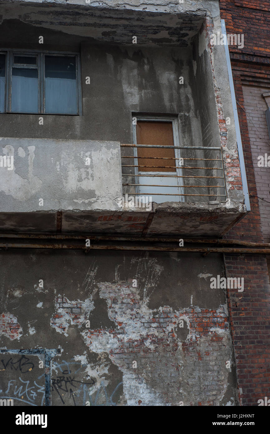 Background destroyed buildings hi-res stock photography and images - Alamy