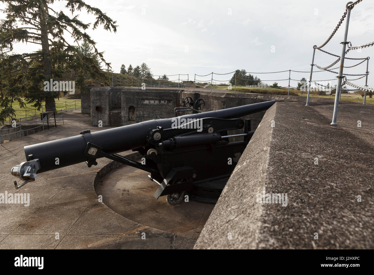 USA, Oregon, Astoria, Fort Stevens State Park, replica 6 inch gun at ...