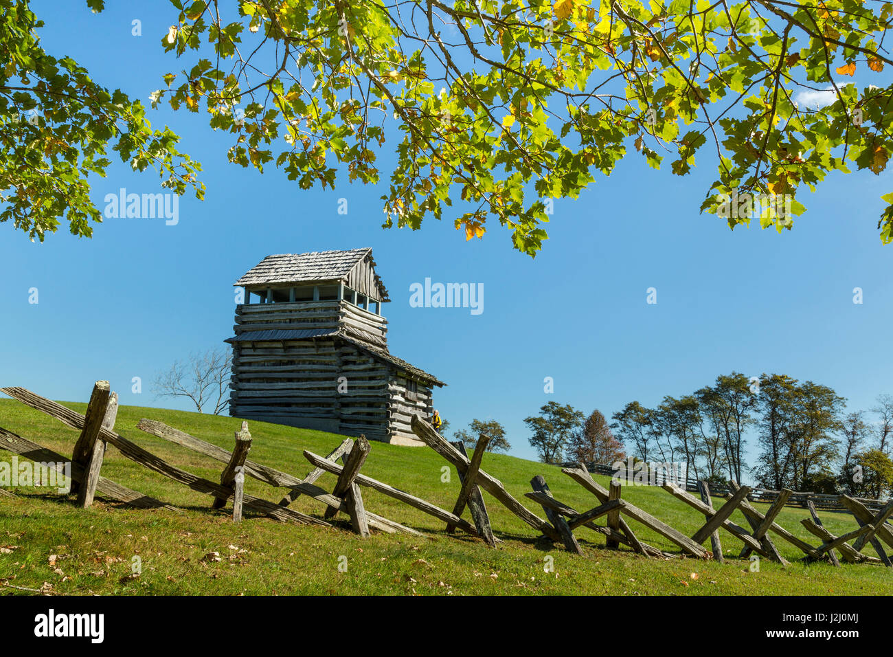 USA, Virginia, Blue Ridge Parkway. Groundhog Mountain wooden lookout ...