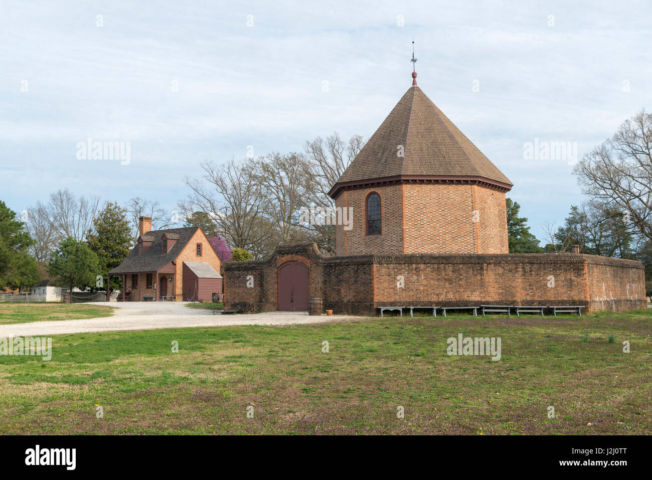USA, Virginia, Williamsburg, Colonial Williamsburg, guardhouse and The ...