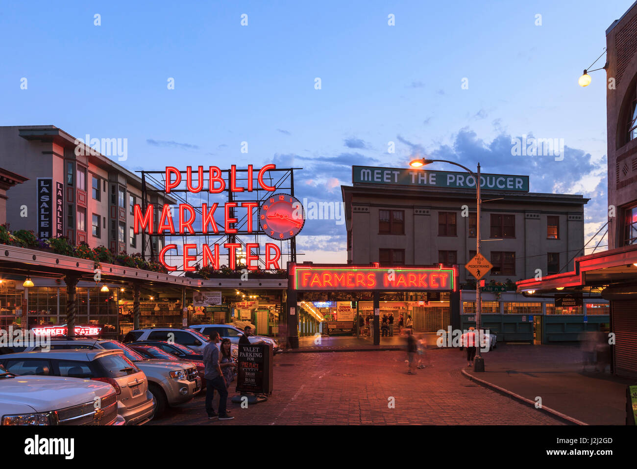 Market center hi-res stock photography and images - Alamy