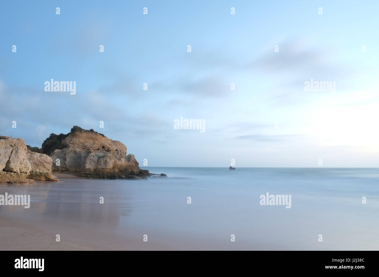 Chiringuitos beach (Gale beach) scenery in Albufeira. Algarve, Portugal ...