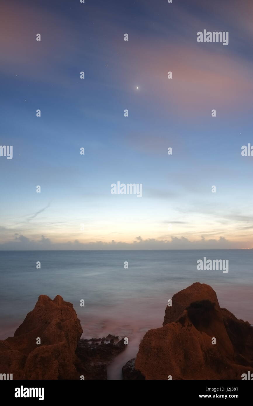 Chiringuitos beach (Gale beach) scenery in Albufeira. Algarve, Portugal ...