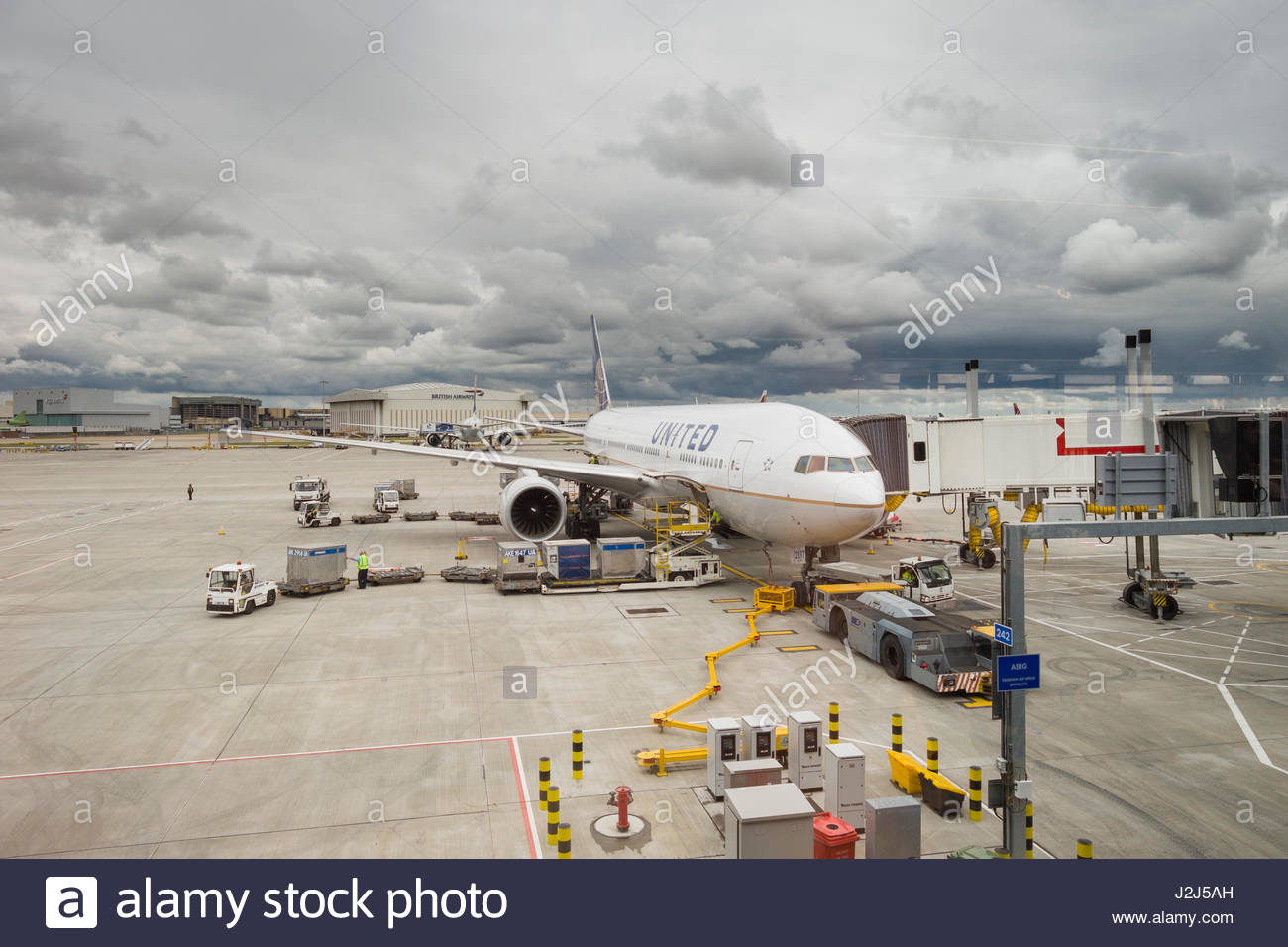 Terminal 2b High Resolution Stock Photography and Images - Alamy