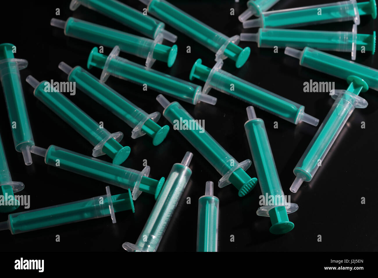 Medical syringes background hi-res stock photography and images - Alamy