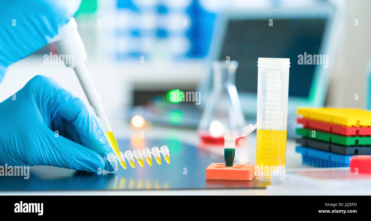 Micropipette hi-res stock photography and images - Alamy