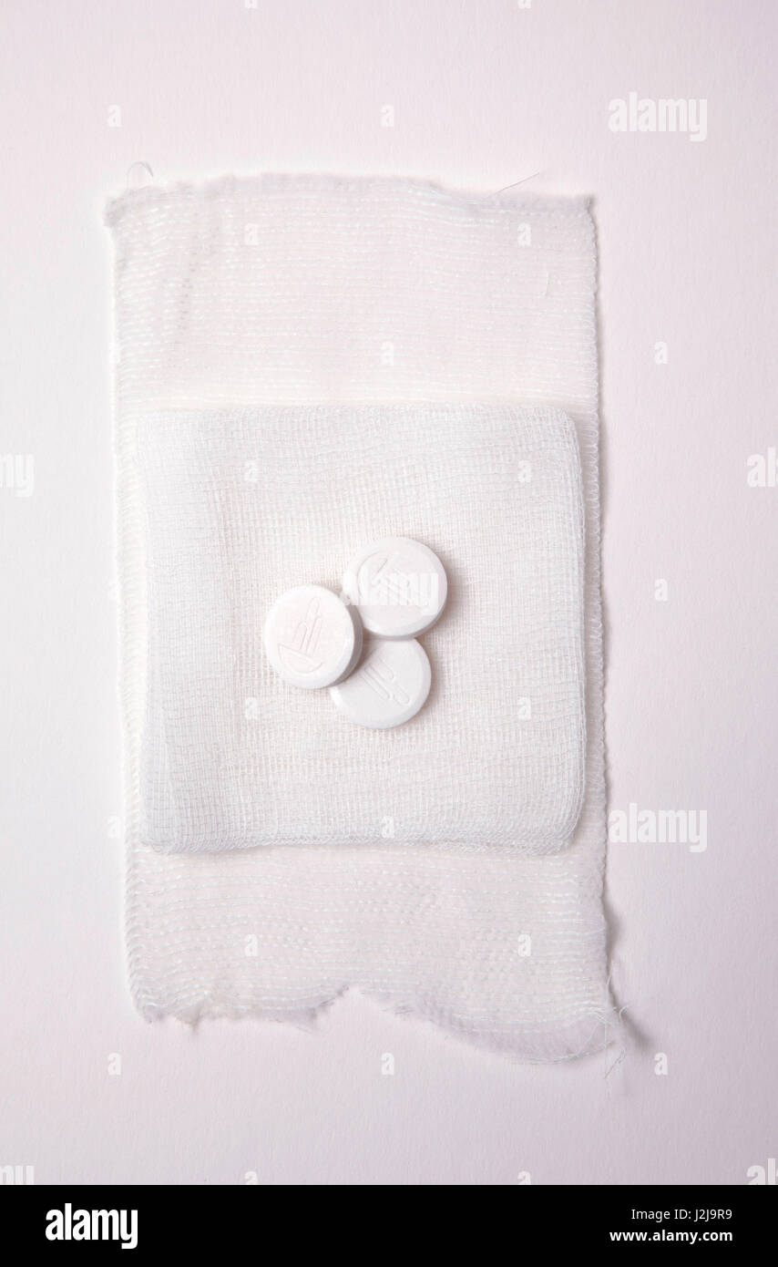 Gauze compress hi-res stock photography and images - Alamy