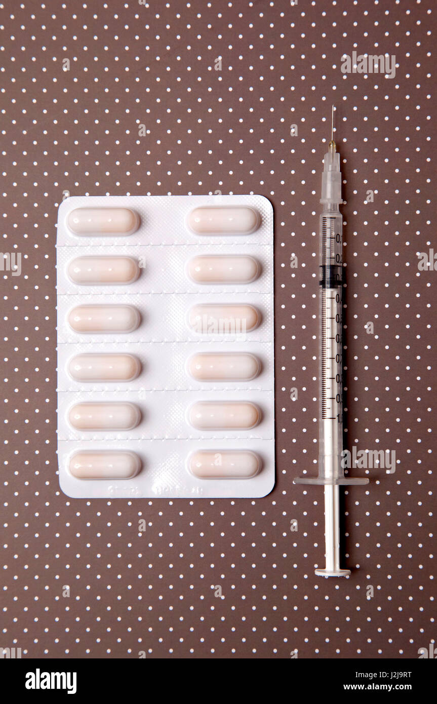 Syringe, medicine, health, tablets Stock Photo - Alamy