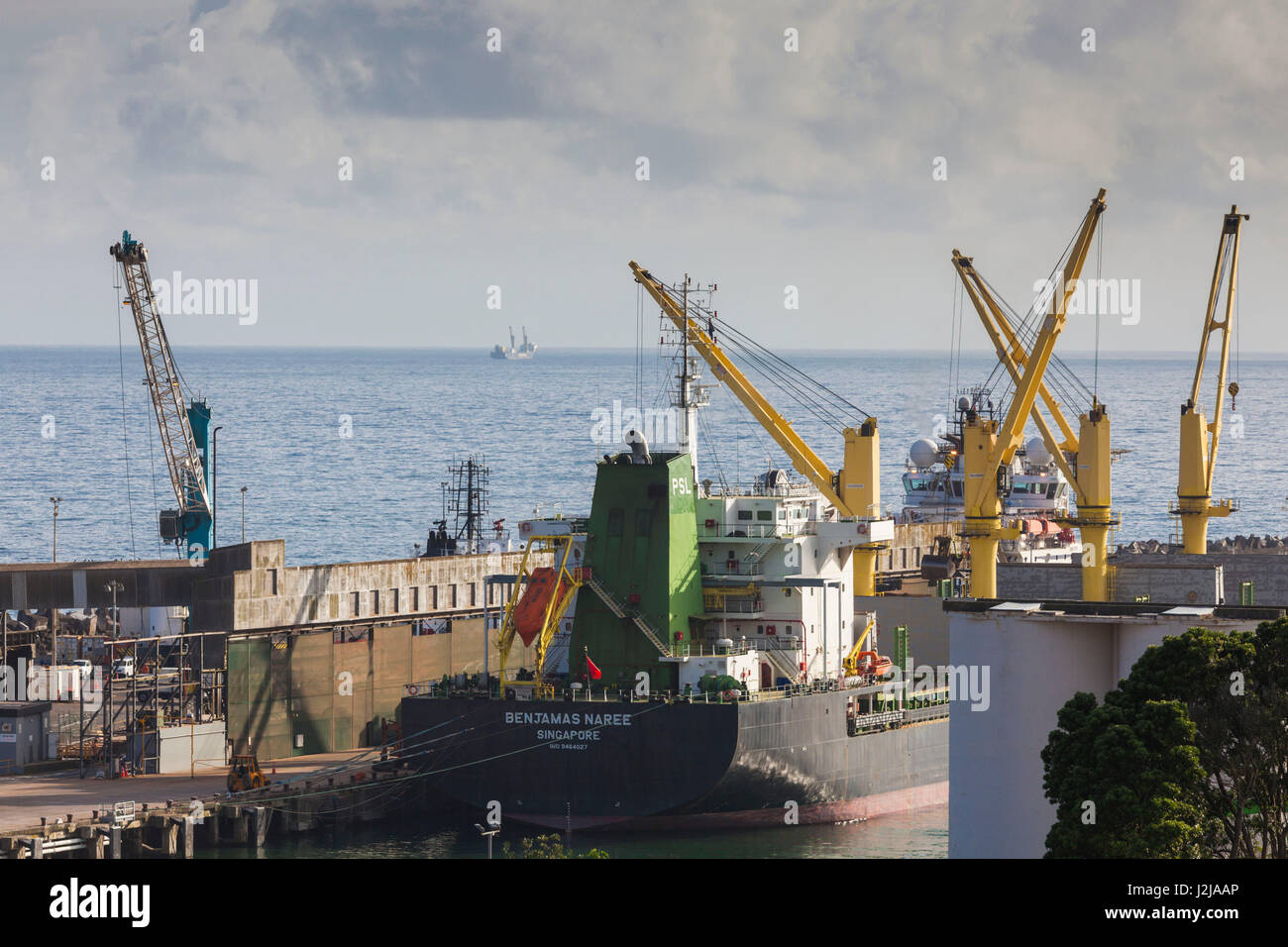 New Zealand, North Island, New Plymouth, view of the town port Stock ...