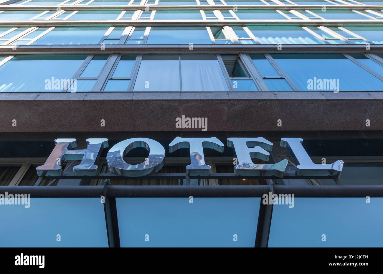 Hotel sign above entrance hi-res stock photography and images - Alamy