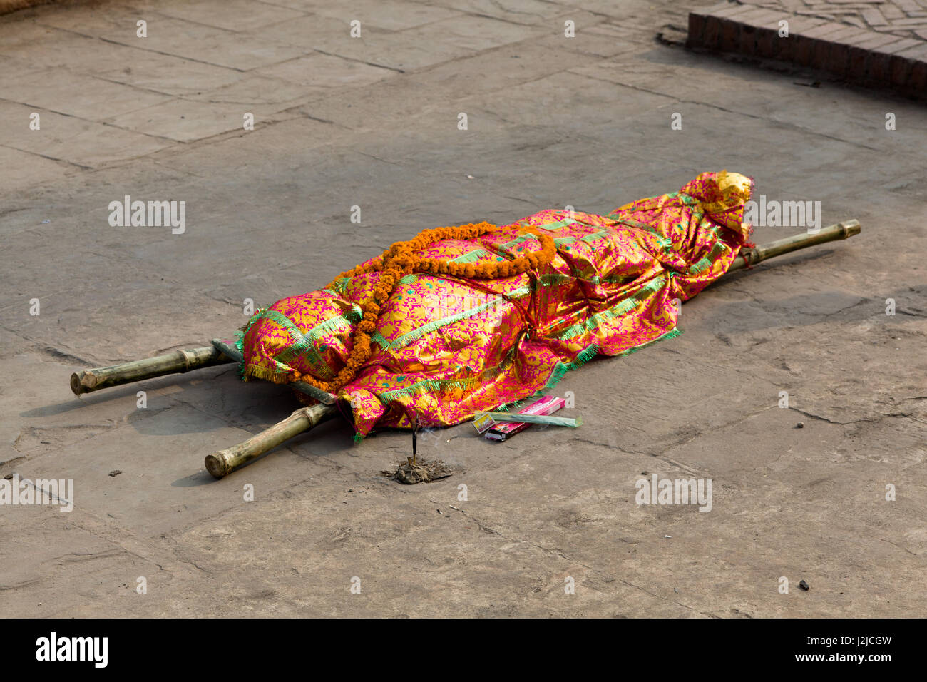 Dead body on a bier shortly before he will be burnt in Hinduistic ...