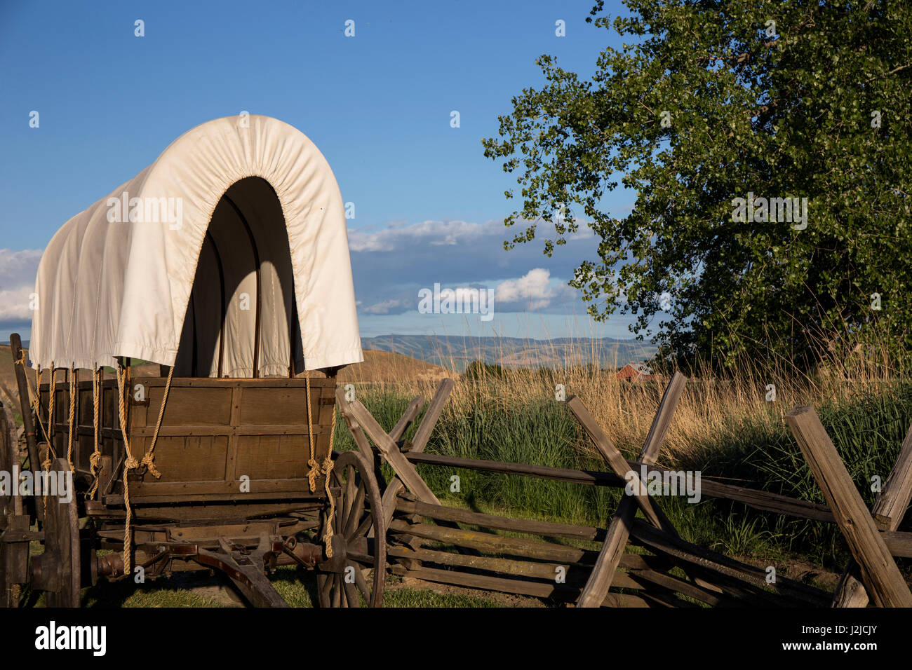 USA, Washington, Whitman Mission National Historic Site, wagon along ...