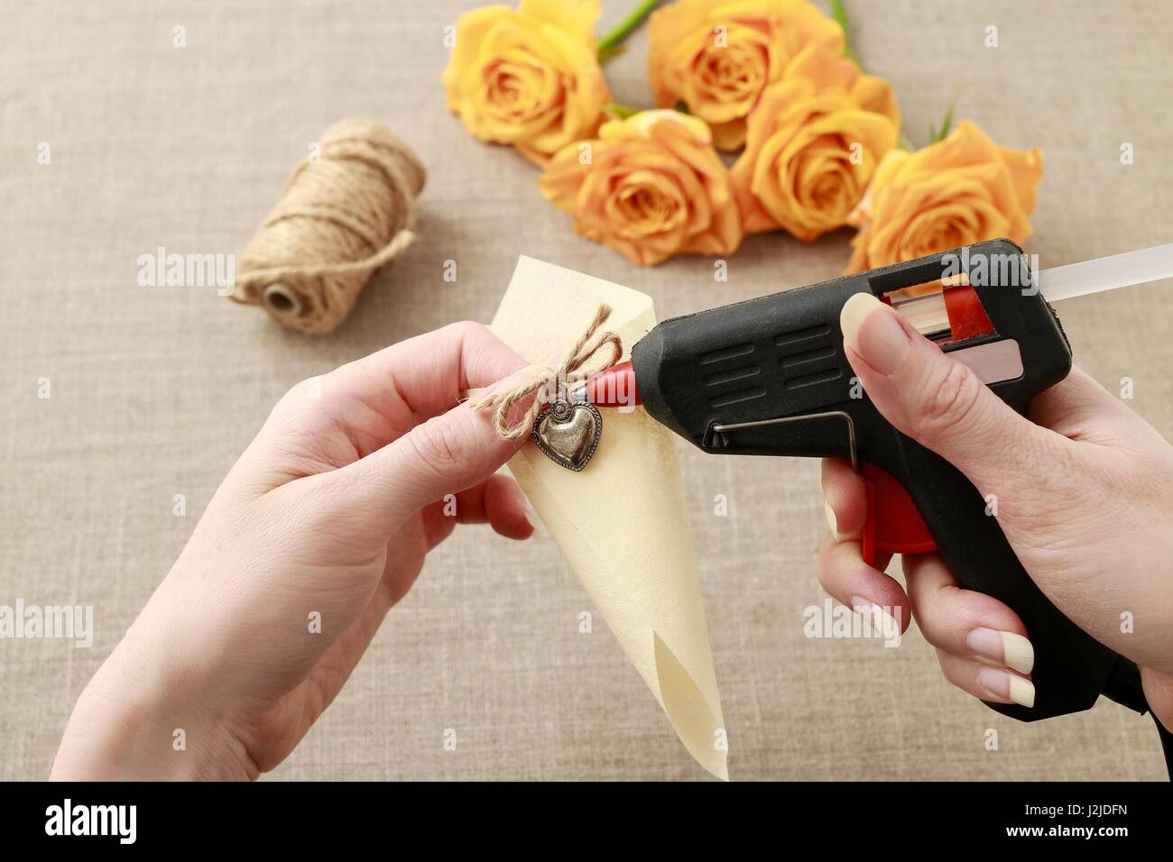 Florist at work: how to make lovely present for wedding guests with ...