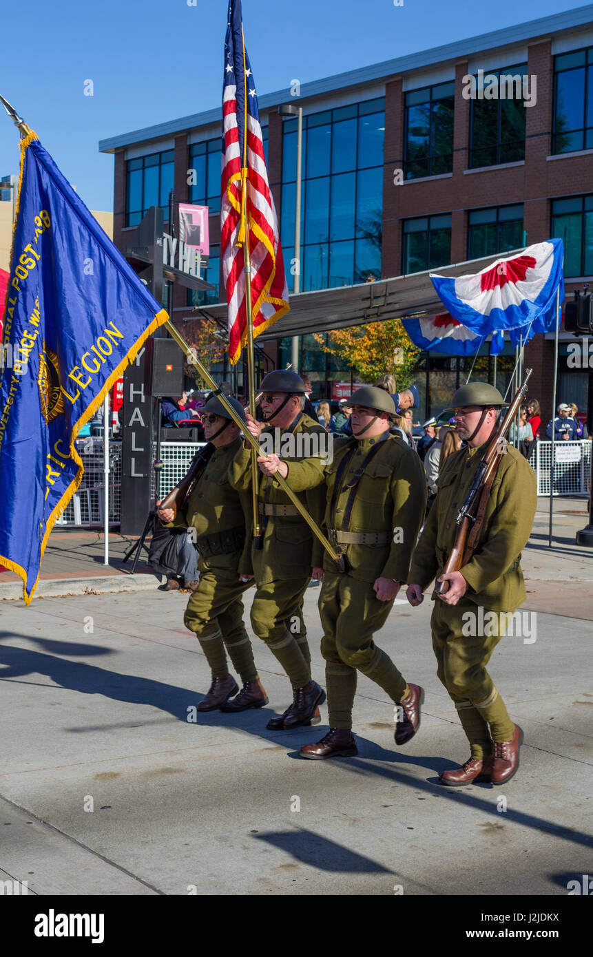 American legion parade hi-res stock photography and images - Alamy