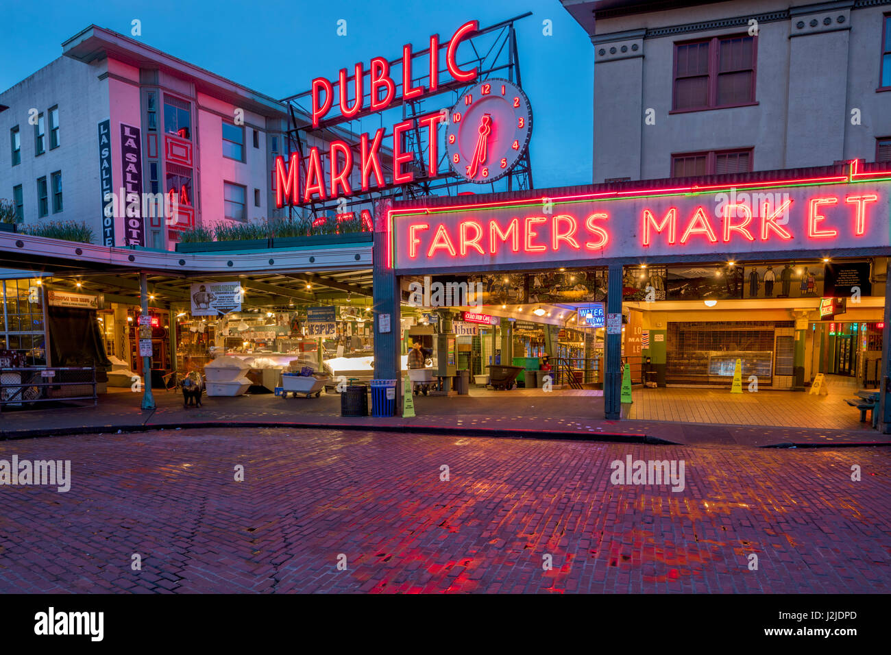 Pike Street Market in downtown Seattle, Washington State, USA (Large ...