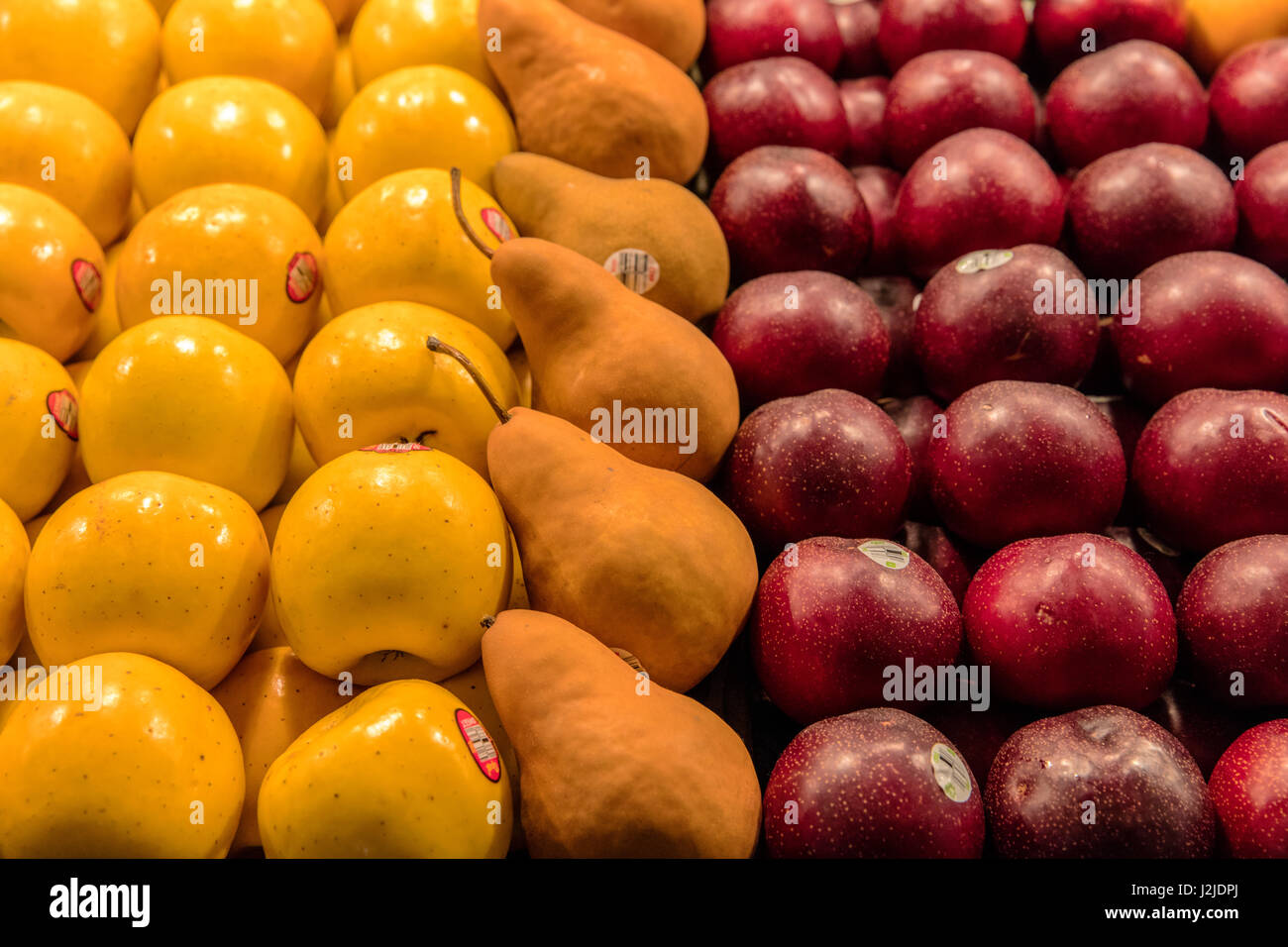 Fruit produce at Pike Street Market in downtown Seattle, Washington ...