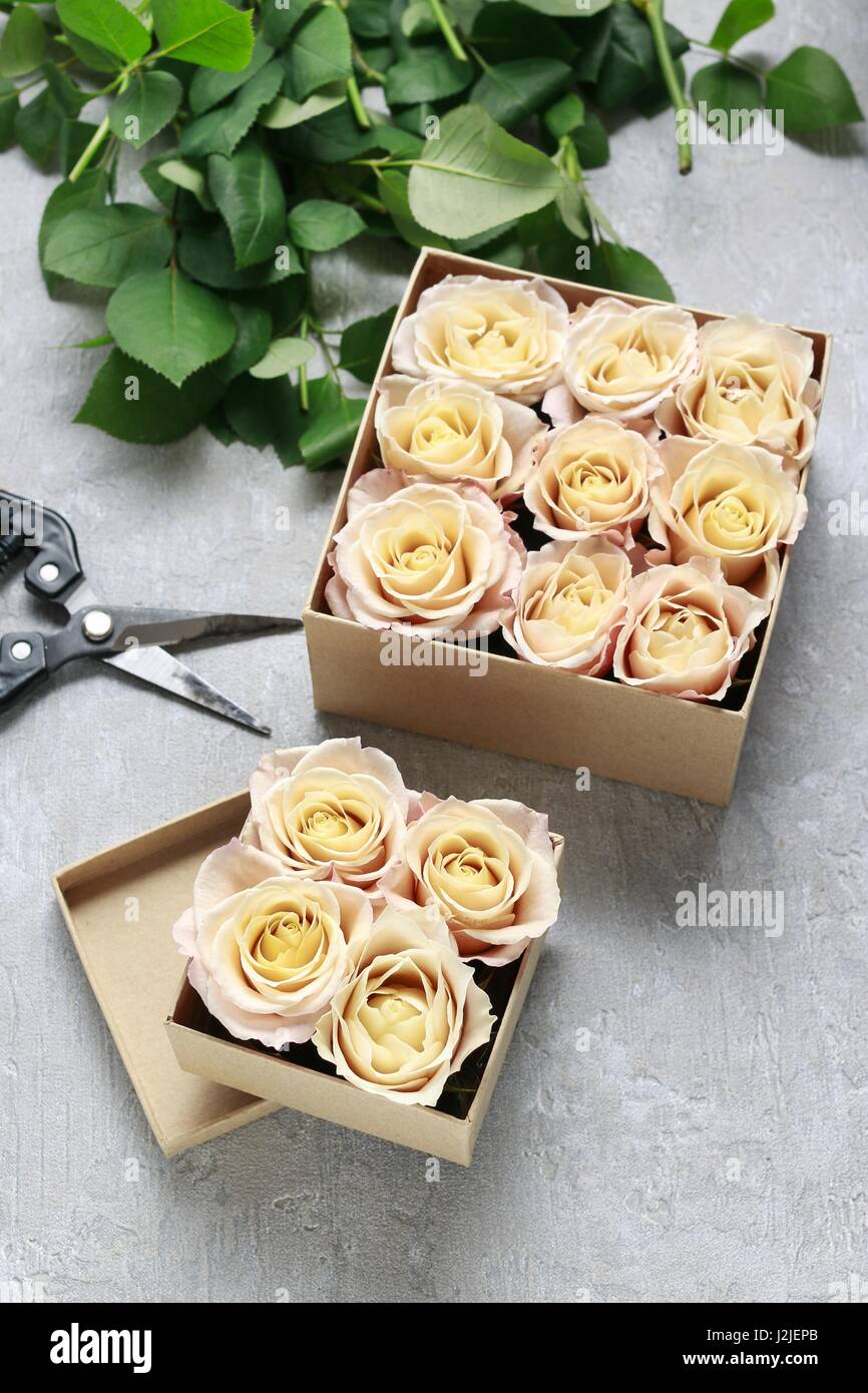 Florist workplace: how to make box with flowers, step by step, tutorial ...