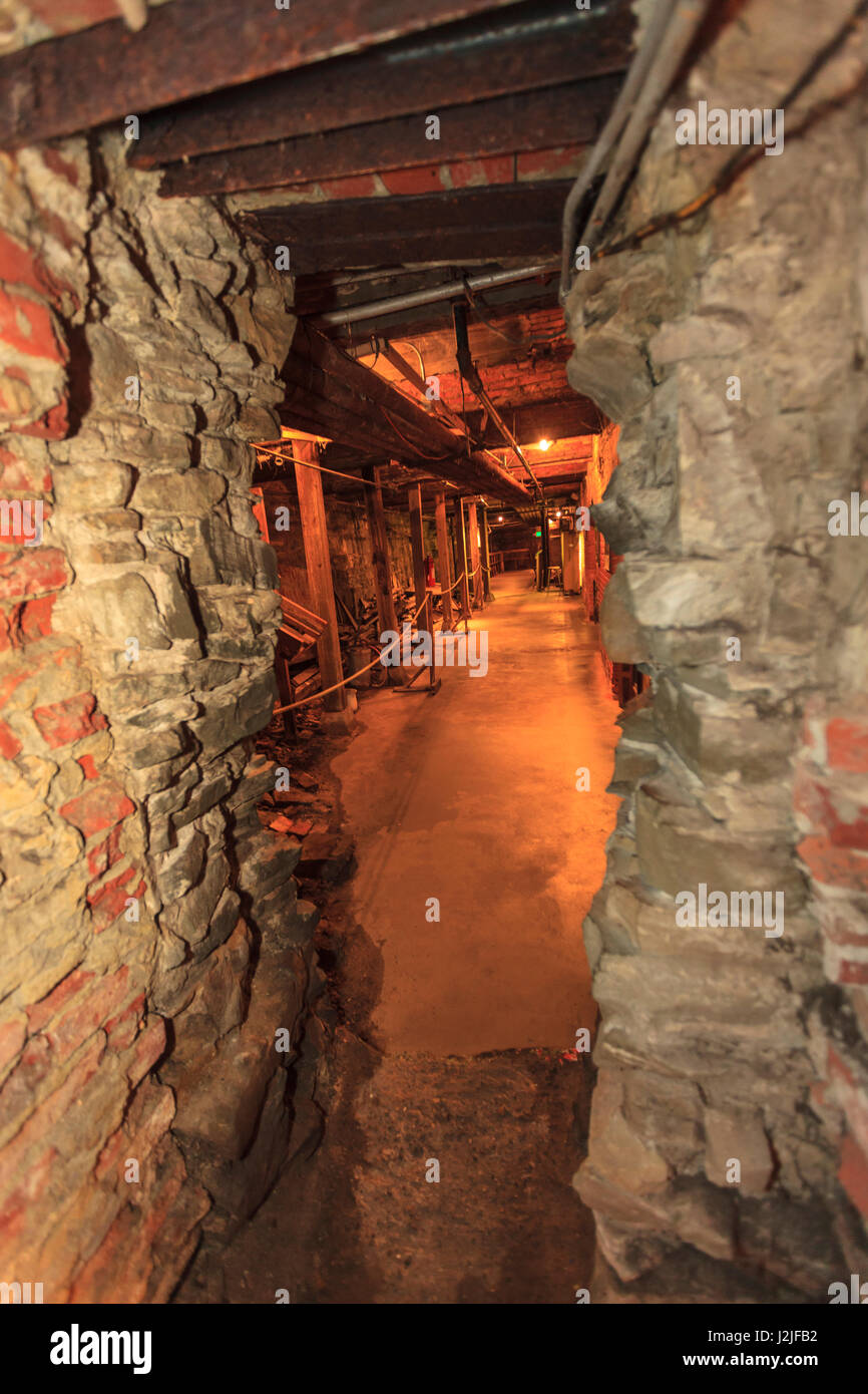 Underground seattle tour hi-res stock photography and images - Alamy