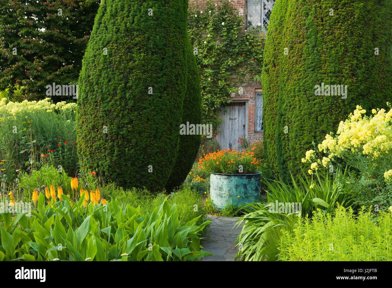 Cottage Garden, Sissinghurst Castle Gardens, Kent, Great Britain Stock ...