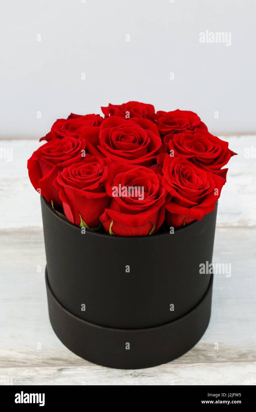 Florist workplace: how to make box with flowers, step by step, tutorial ...