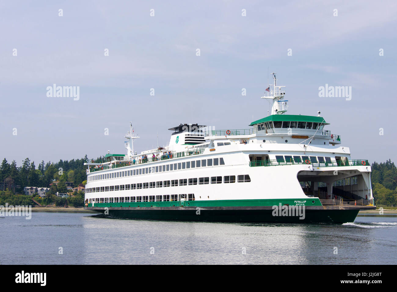Eagle Harbor, ferry arrives Bainbridge from Seattle Stock Photo - Alamy