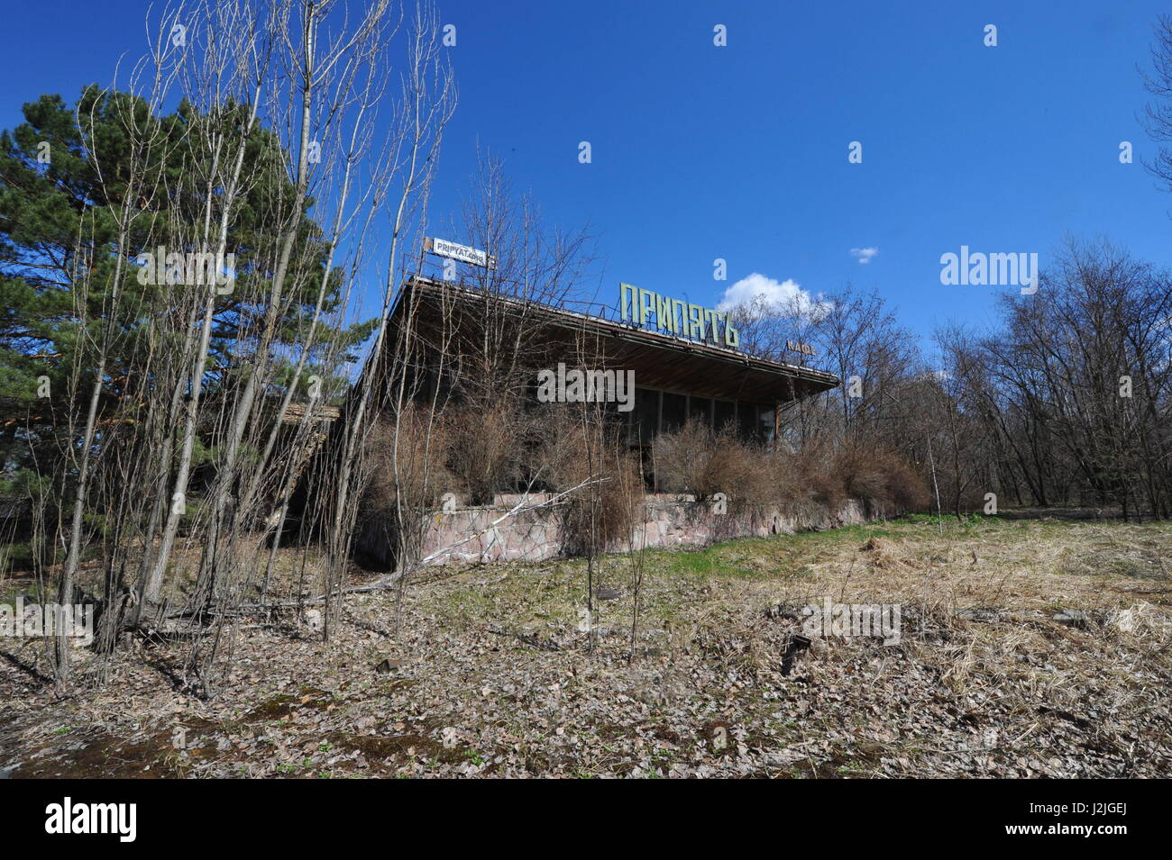 Ukraine. Chernobyl. Abandoned houses Stock Photo - Alamy