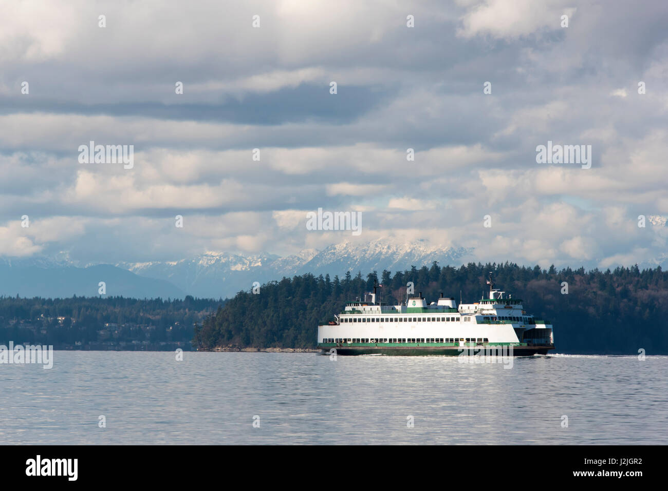 USA, Washington State, Seattle. WSF Bremerton/Seattle rounds Bainbridge ...
