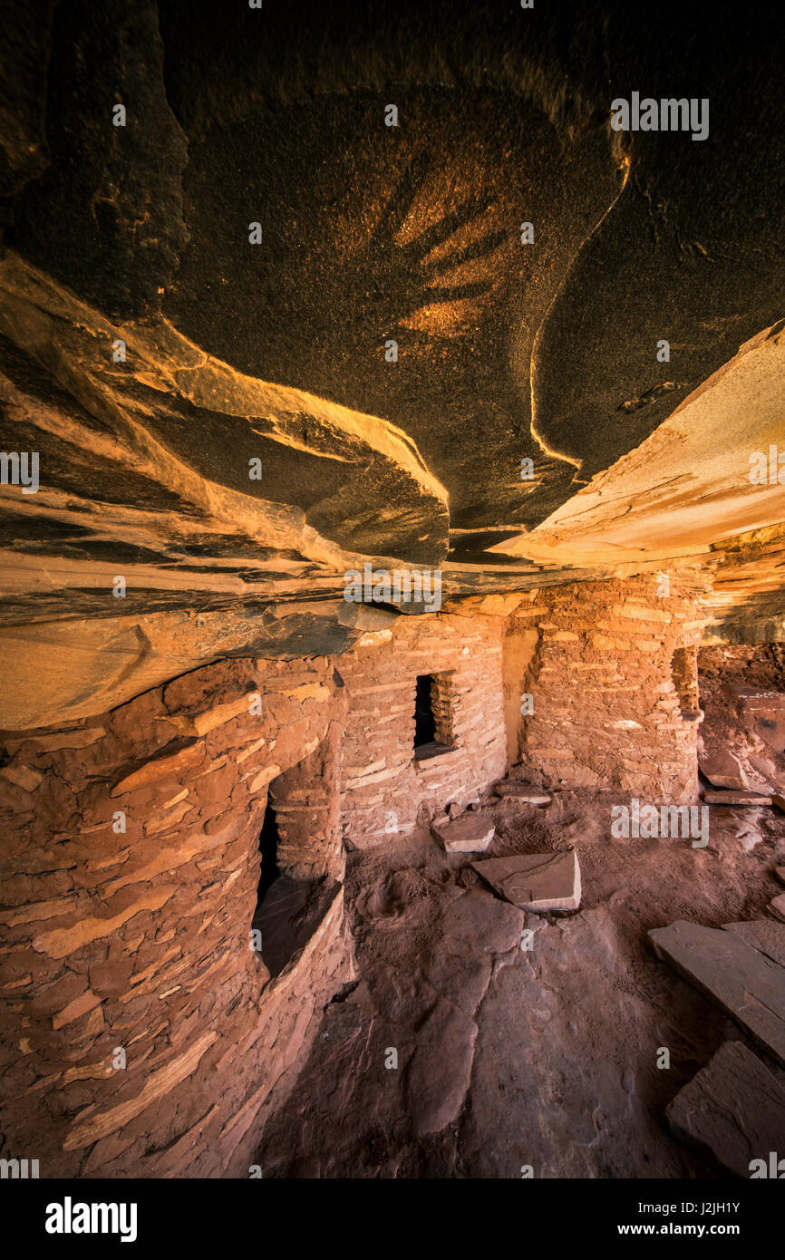 Indian Ruins in Road Canyon, Cedar Mesa area, Utah. Bears Ears National ...