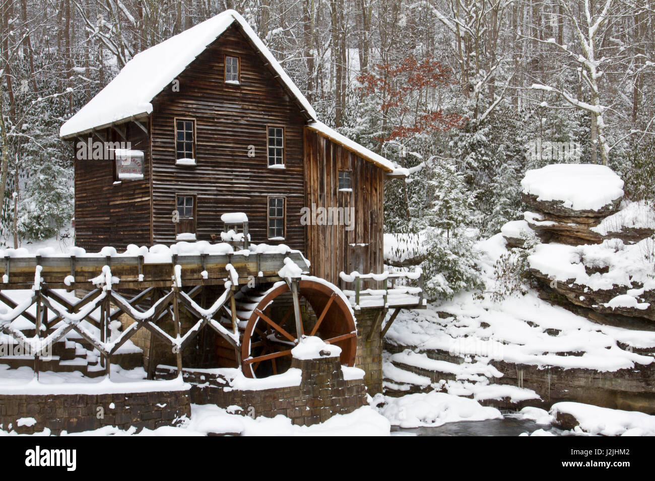 Glade Creek Grist Mill in winter, Babcock State Park, West Virginia ...