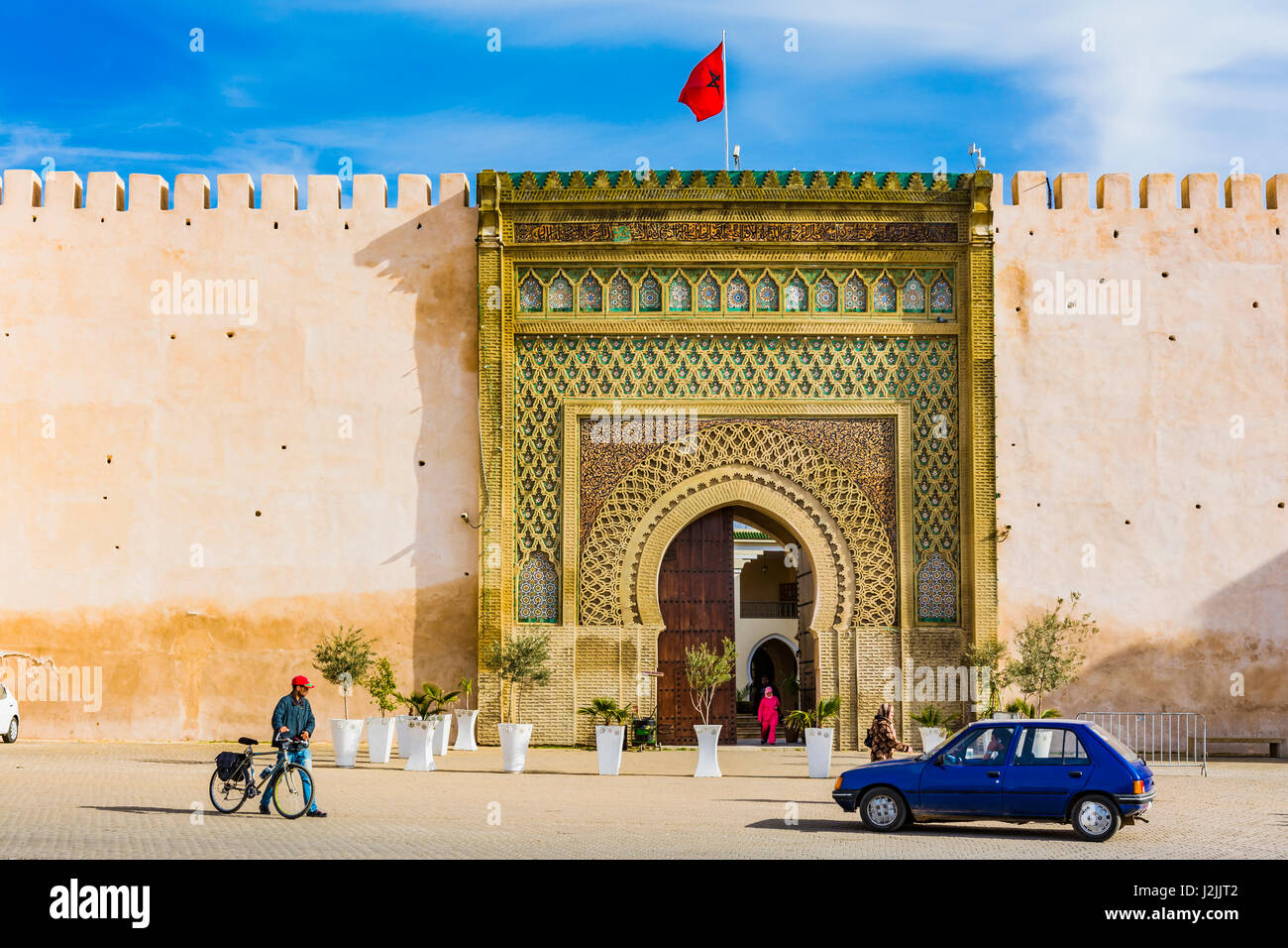 Ancient gate. Traditional Moroccan islamic pattern. Meknes, Morocco ...