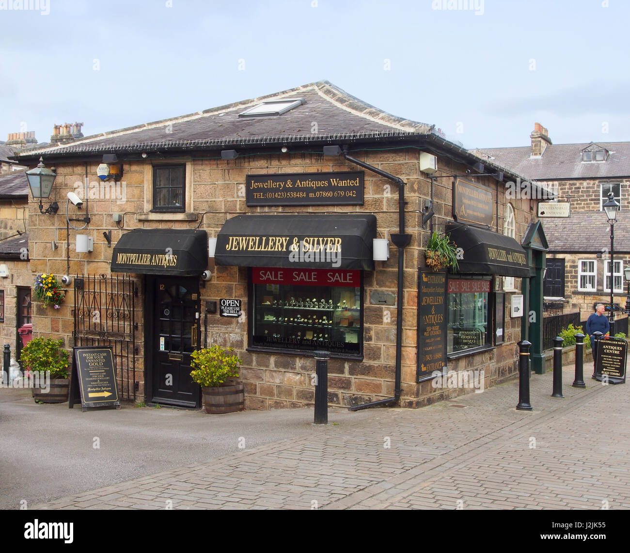 Montpellier quarter in summer harrogate hi-res stock photography and ...