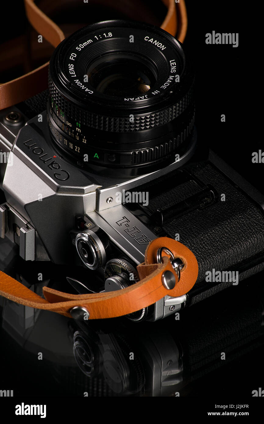 Old canon camera hi-res stock photography and images - Alamy