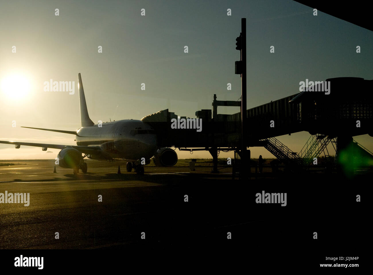 Aircraft sun silhouette hi-res stock photography and images - Alamy