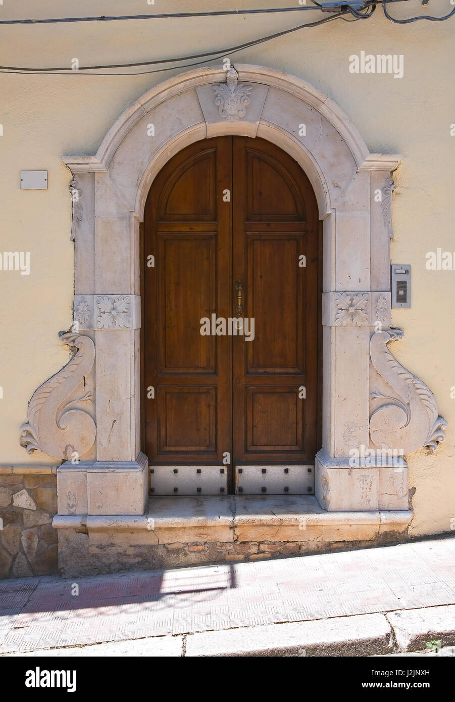 Wooden door. Biccari. Puglia. Italy Stock Photo - Alamy