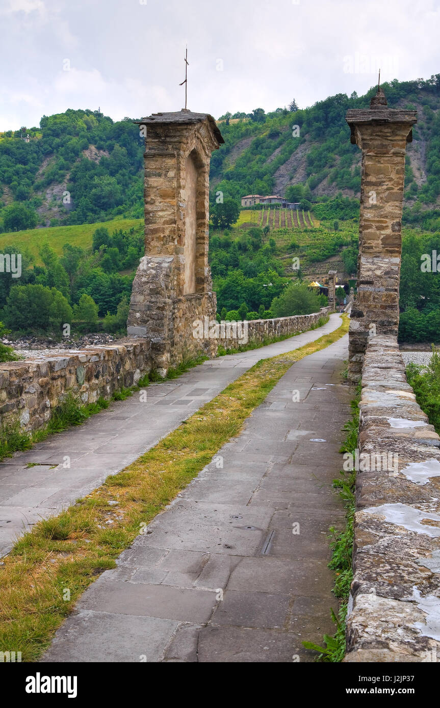 Hunchback bridge hi-res stock photography and images - Alamy