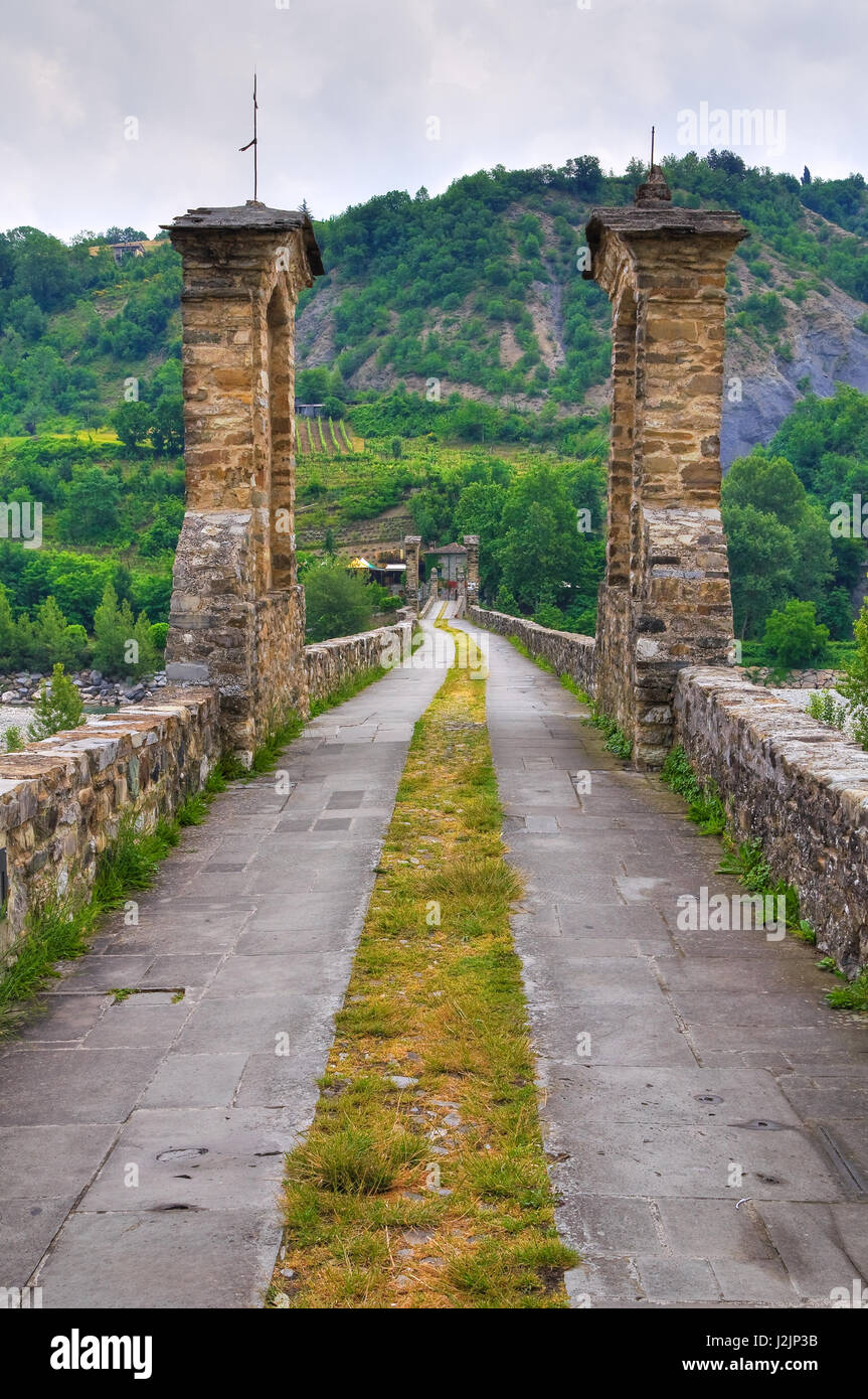 Hunchback bridge. Bobbio. Emilia-Romagna. Italy Stock Photo - Alamy