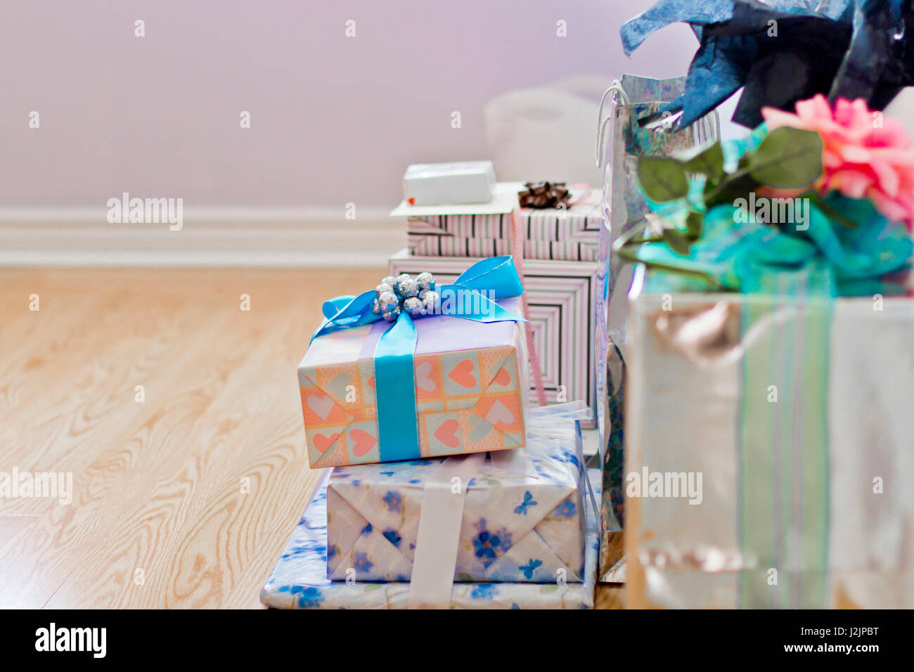 Pile wedding presents hi-res stock photography and images - Alamy
