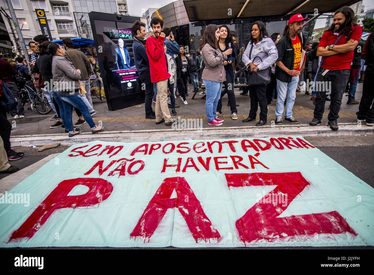 Sao Paulo, Brazil. 28th April, 2017. Demonstrators take part in a ...