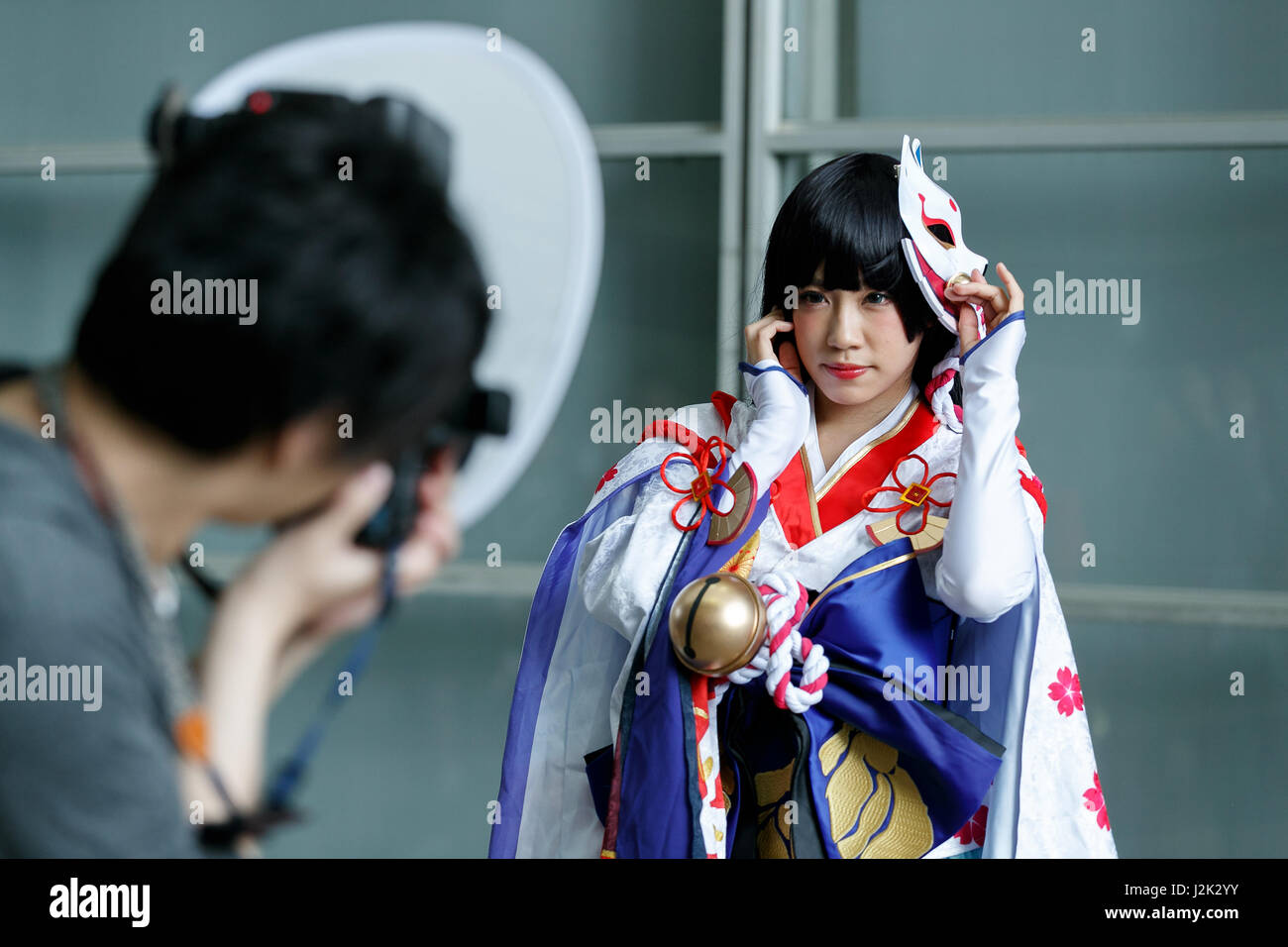 Chiba, Japan. 29th April, 2017. A photographer takes pictures of a ...