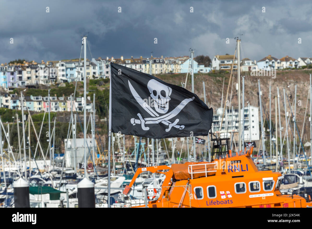 Skull crossbones pirate jolly hi-res stock photography and images - Alamy