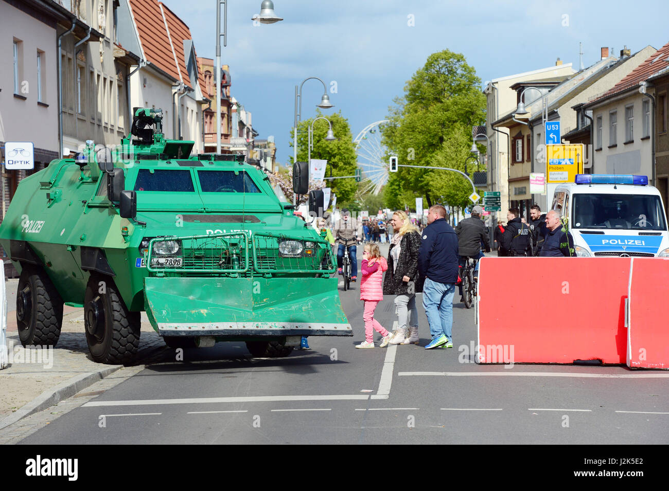 Police tank hi-res stock photography and images - Alamy