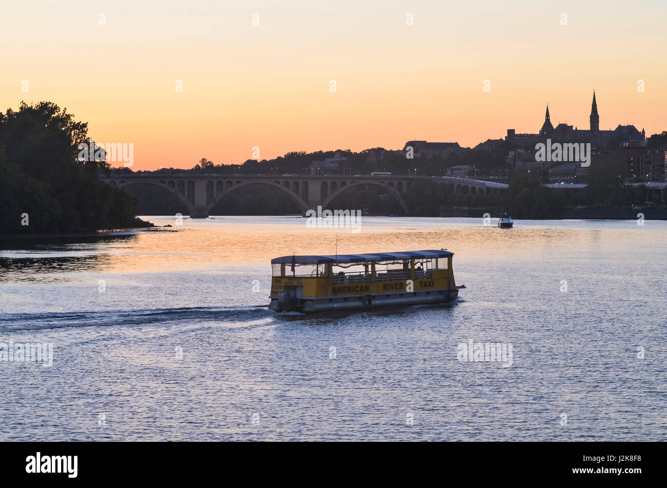 Potomac river washington water taxi hi-res stock photography and images ...