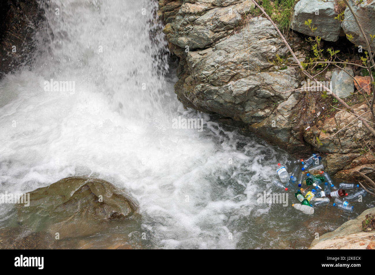 Floating garbage hi-res stock photography and images - Alamy