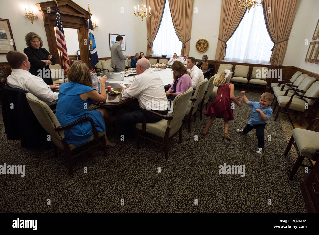 Sonny perdue with children hi-res stock photography and images - Alamy
