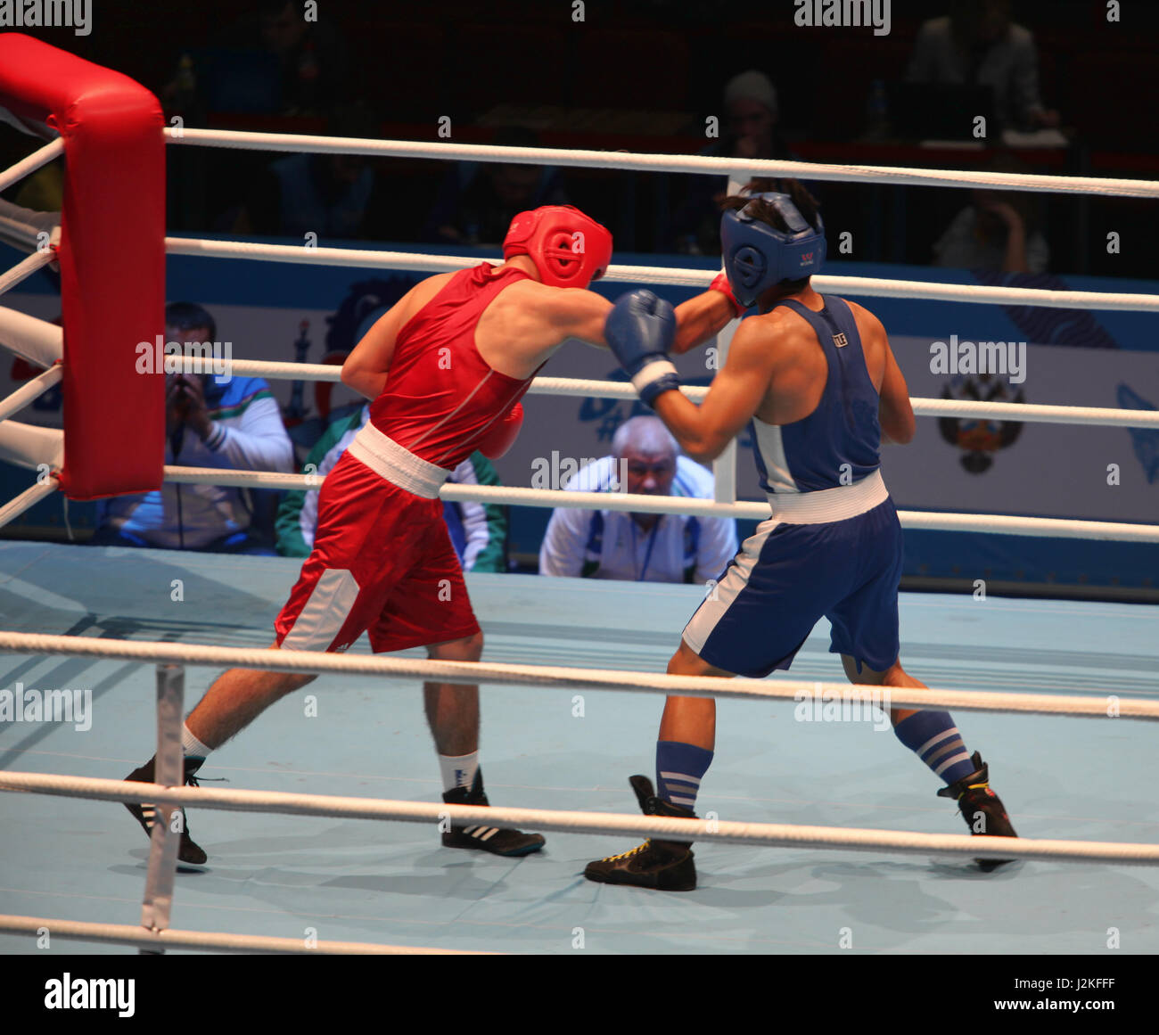 Uppercut hi-res stock photography and images - Alamy