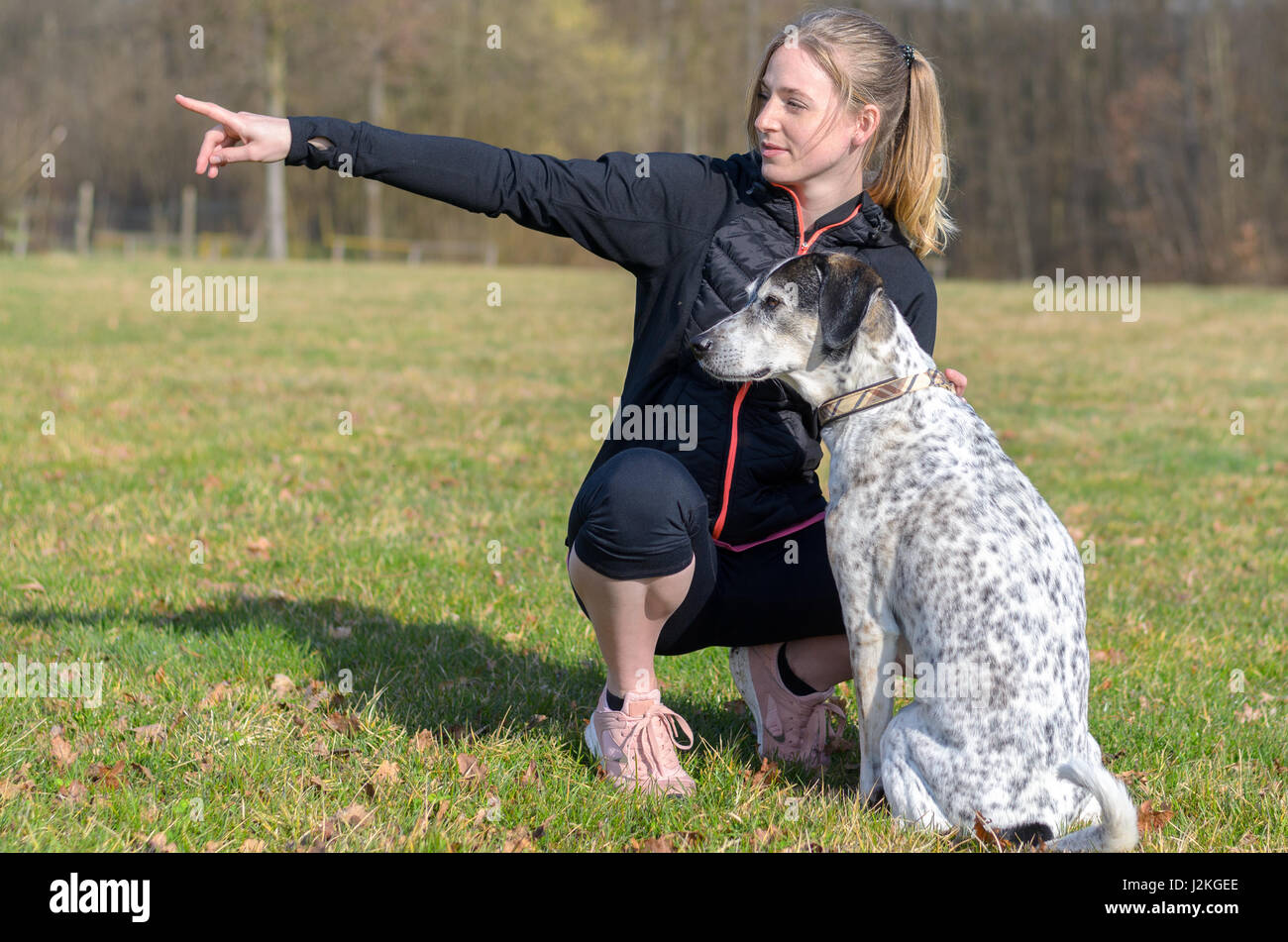 Side profile young woman kneeling hi-res stock photography and images ...