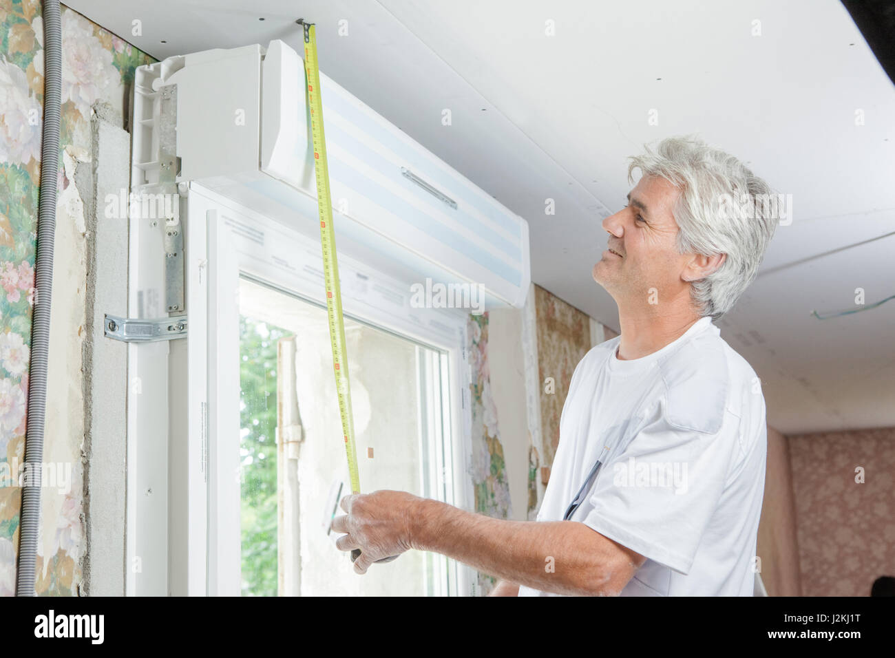 Measuring a widow frame Stock Photo - Alamy