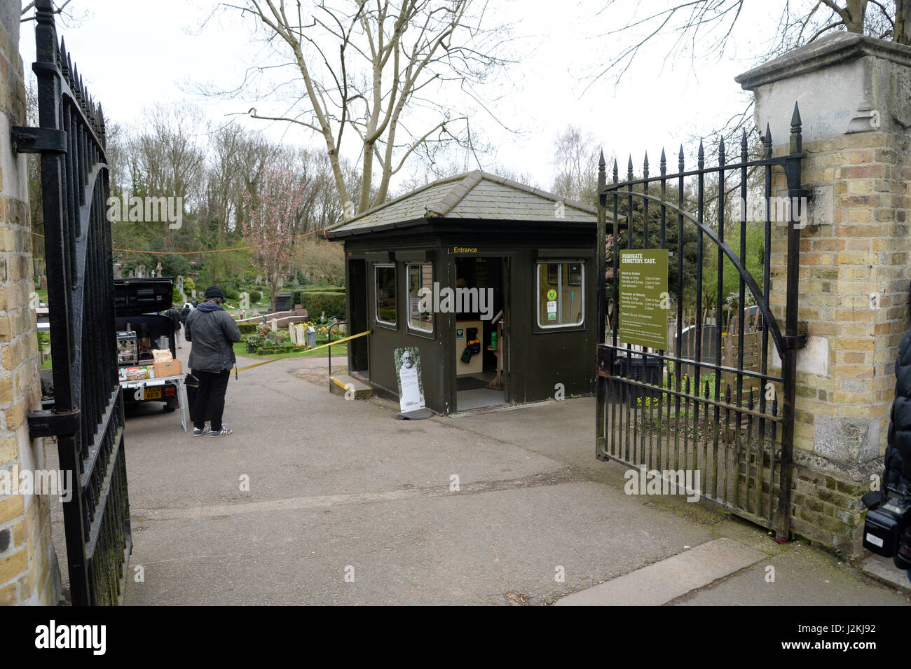 Highgate cemetery george hi-res stock photography and images - Alamy