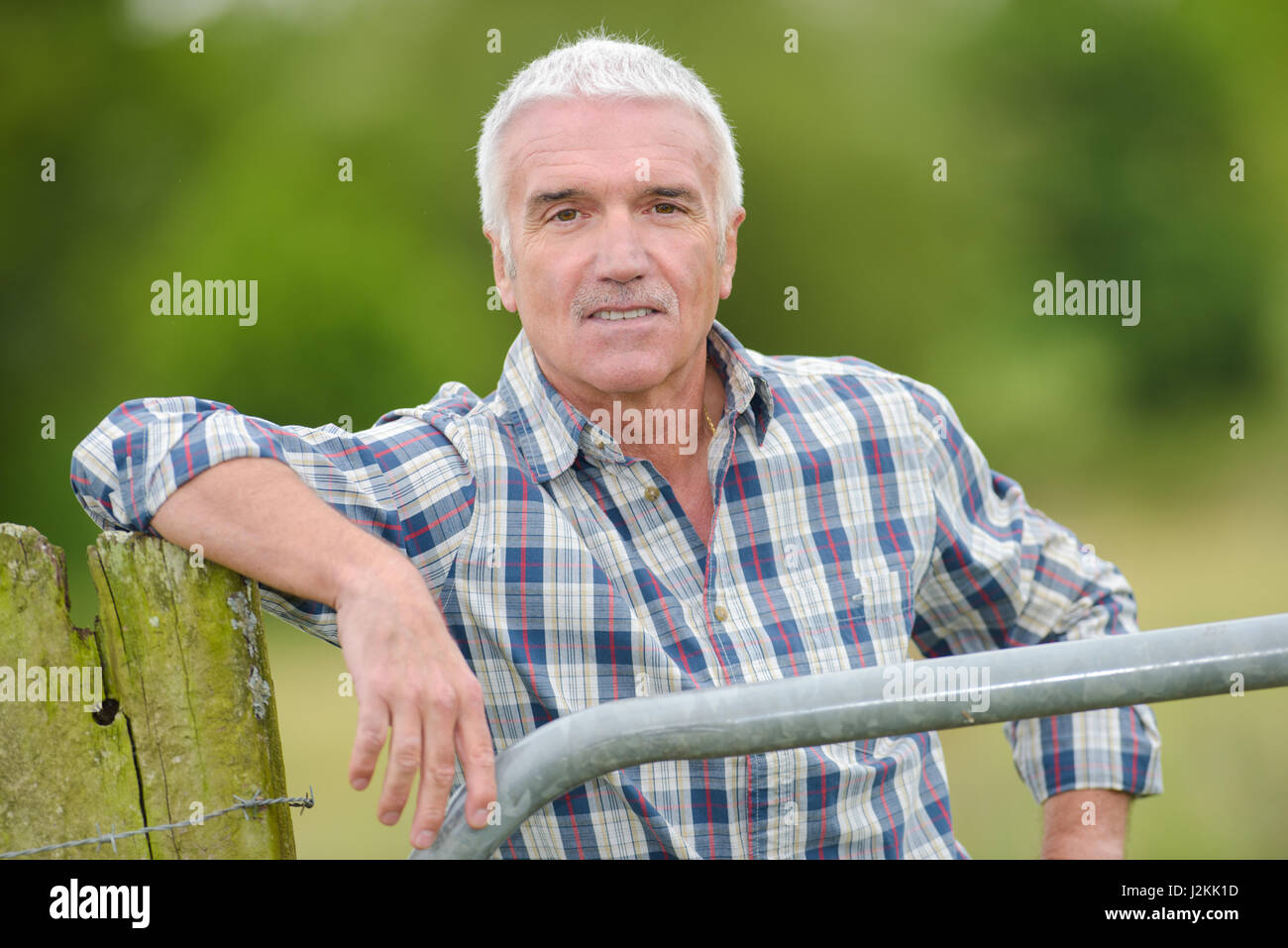 Man leaning countryside gate hi-res stock photography and images - Alamy