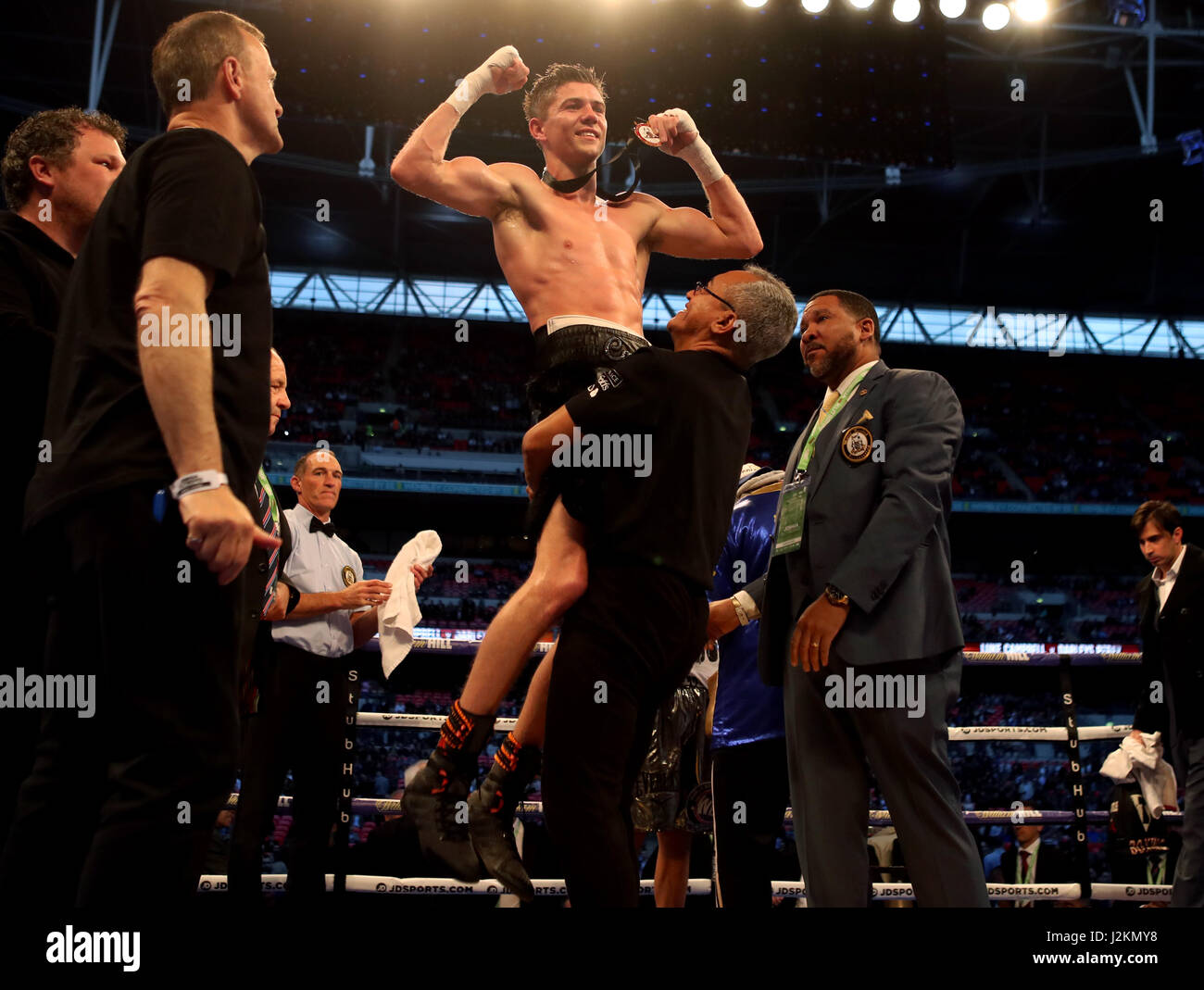 Luke Campbell celebrates victory over Darleys Perez following their WBA ...